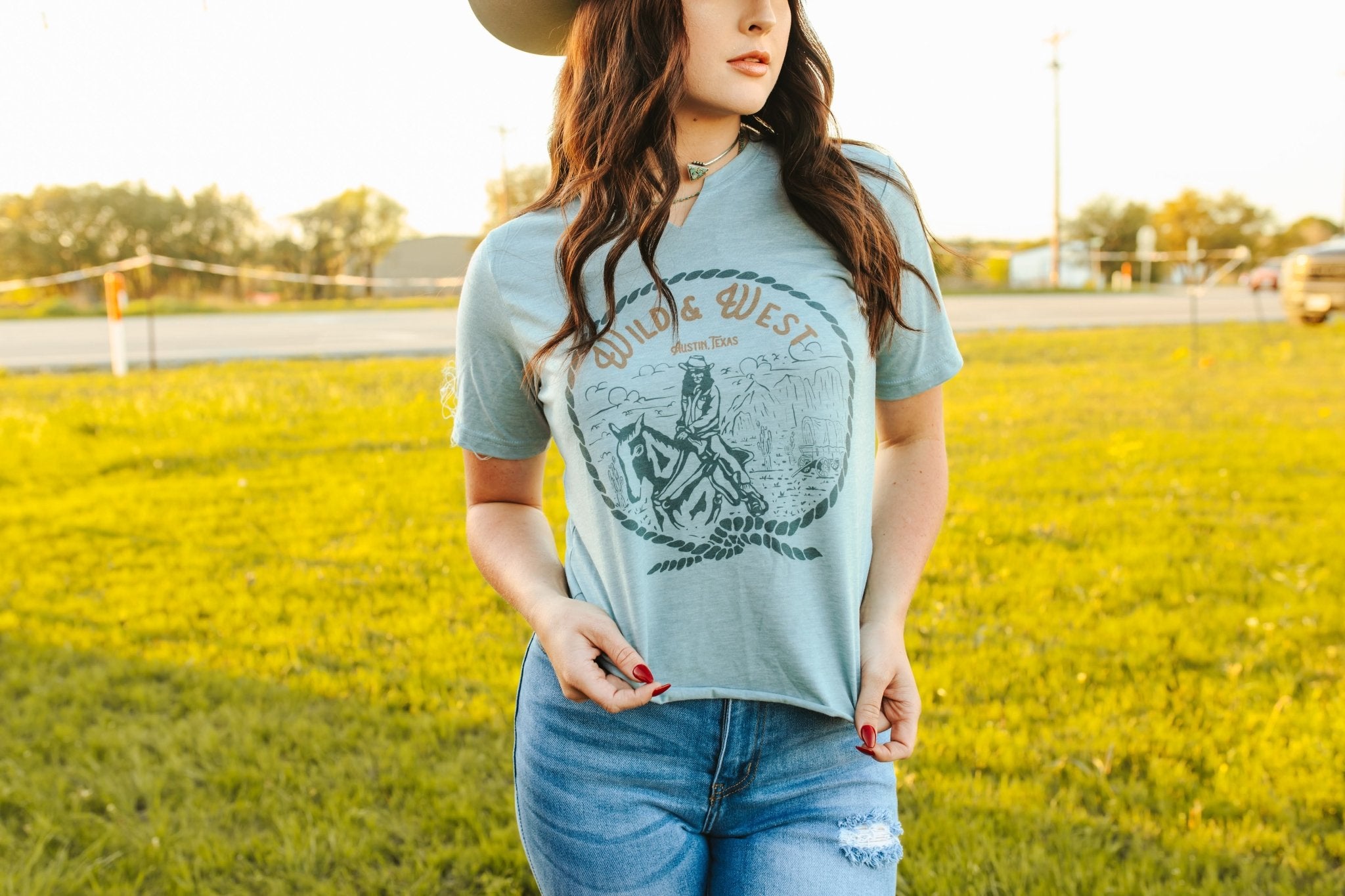 Wild & West Raw Cut Hem and V-neck Graphic Tee – Wild Junkie
